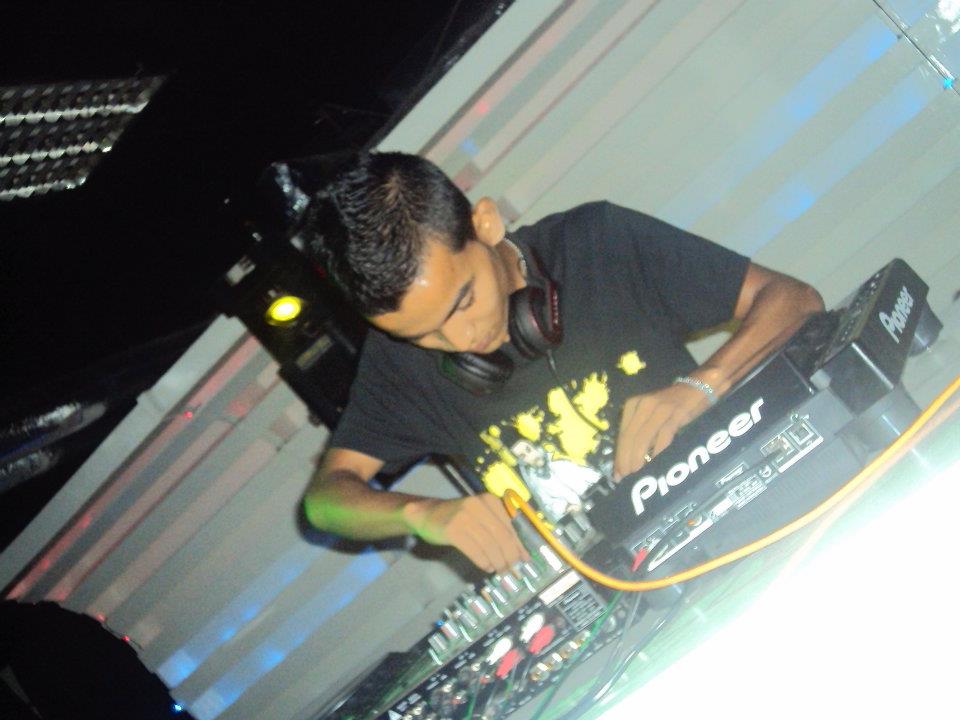 DeeJ IkraM MiX BoY